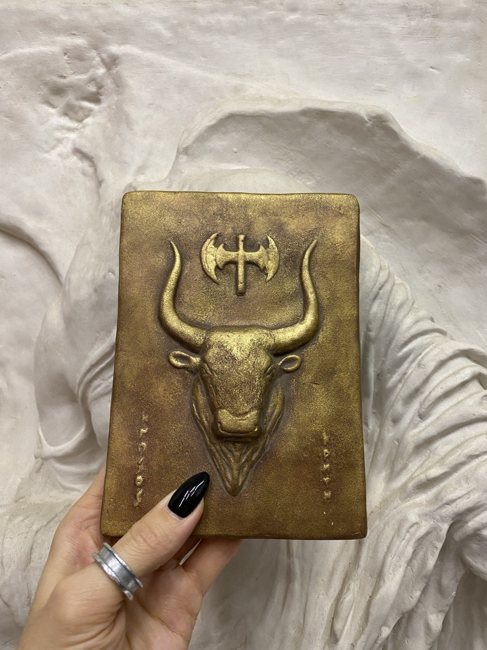 Золотой Телец - символ богатства, материального успеха, земной славы ...